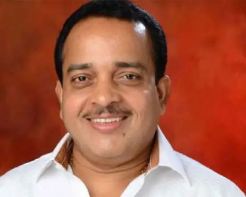 MLA Ashok Kumar Rai ಕ್ರಿಕೆಟ್ ಆಡುವಾಗ ಜಾರಿಬಿದ್ದ ಶಾಸಕ ಅಶೋಕ್ ಕುಮಾರ್ ರೈ ...